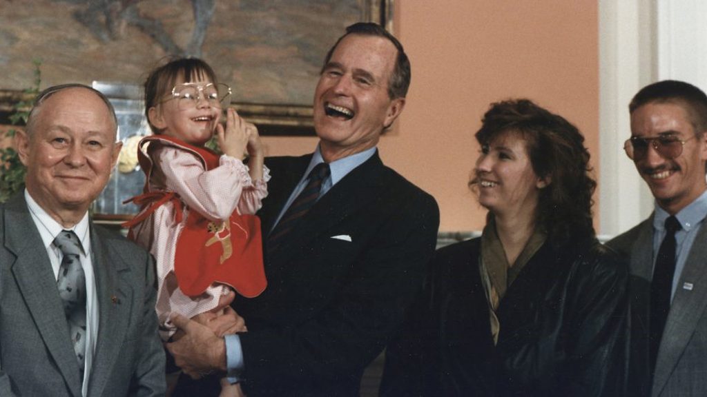 Pád do studny: 18měsíční Jessica McClure strávila pod zemí 56 hodin