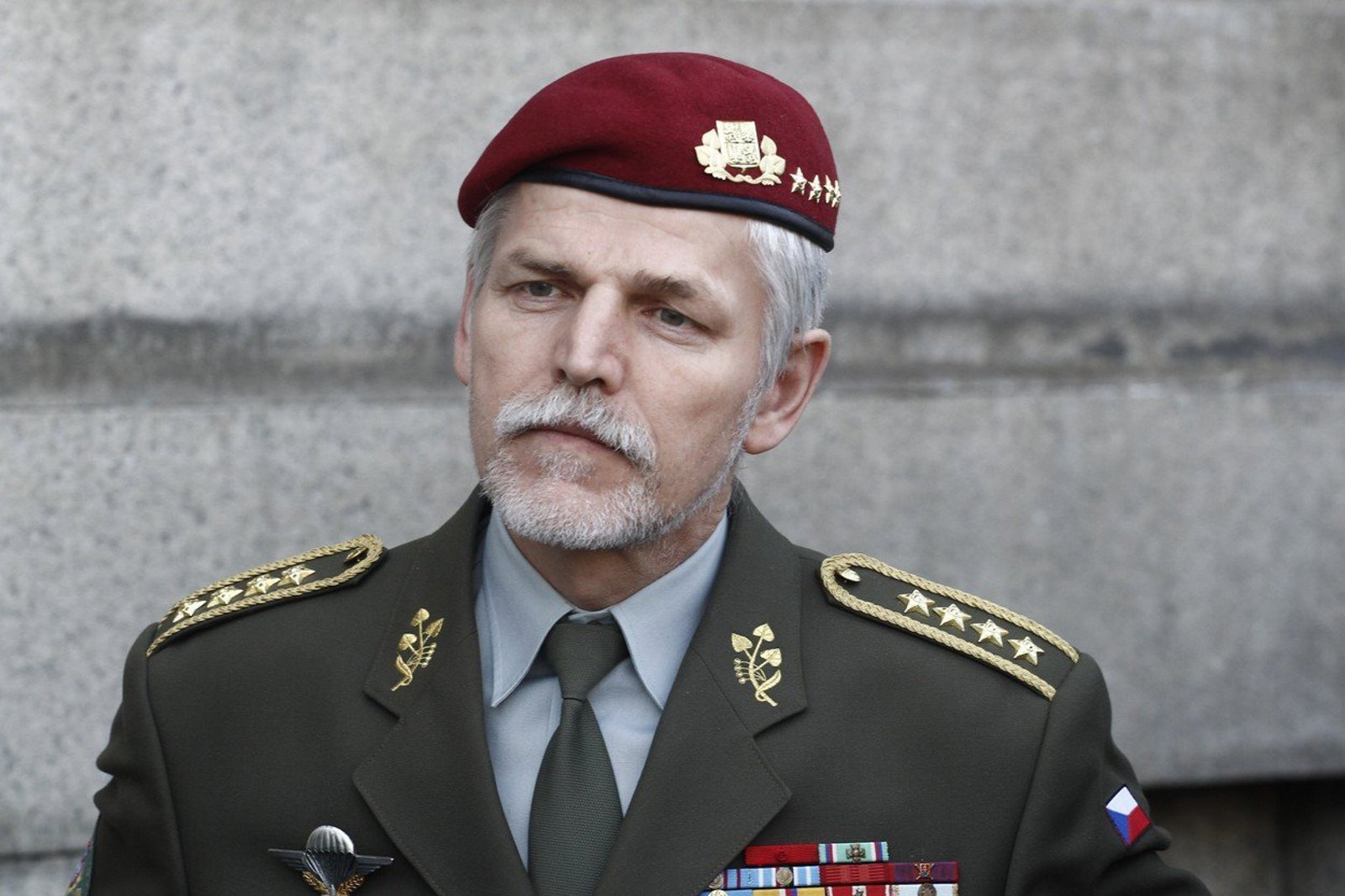 Galerie: Adam Coubal: Generál Petr Pavel ohlásí na prezidenta – fotka ...