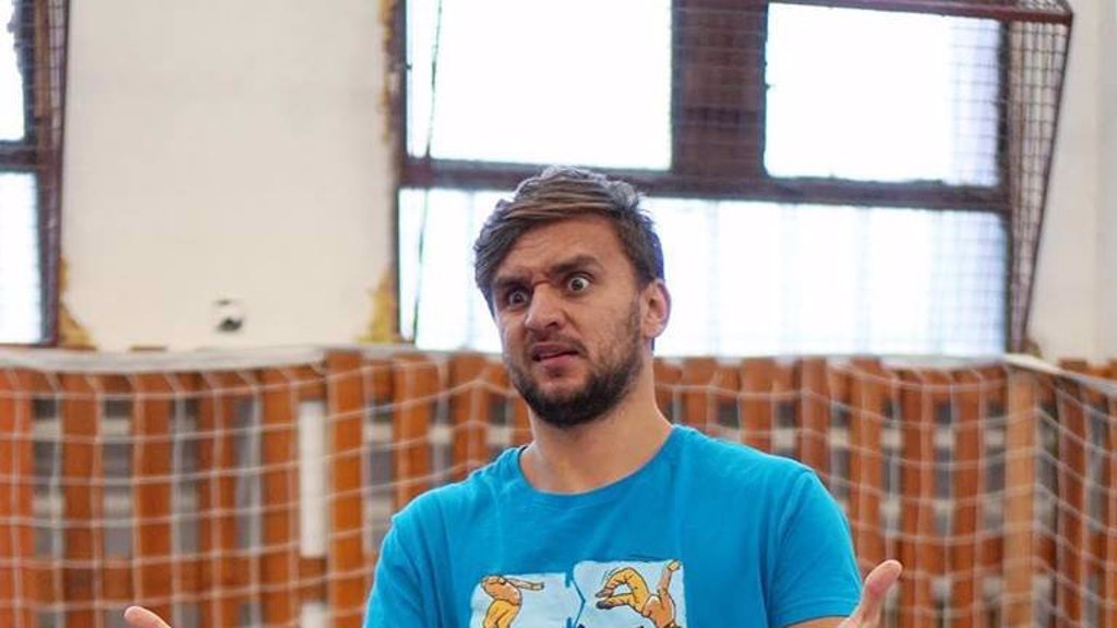 Lynčovaný youtuber Tary, který prý urazil fanouška, se vzteká ...