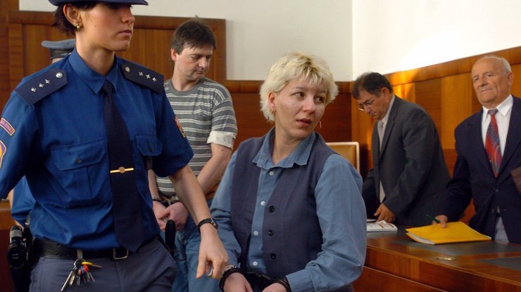 Galerie: Případ Stodolovi: Dana Stodolová má dnes dlouhé vlasy, píše si ...