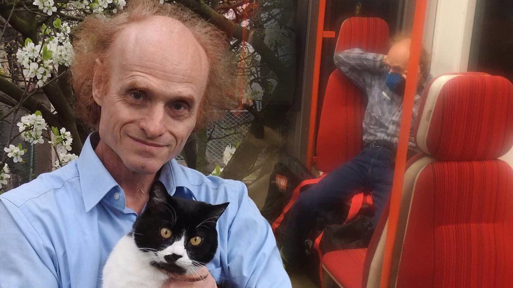 Biolog Flegr risknul cestu metrem: Expert na viry popsal, jak přežít v ...