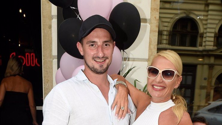 Galerie: Petr Sepéši má syna, Ivetu Bartošovou moc neřešil – fotka 5 ...