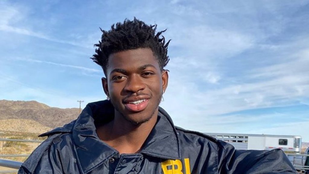 Mladičký rapper Lil Nas X, který se proslavil díky TikToku, otevřeně ...