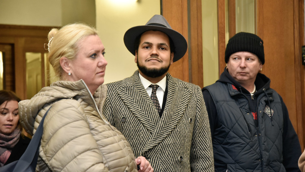 Dominik Feri: Došlo jen na líbání, hájí se exposlanec a zpochybnil ...