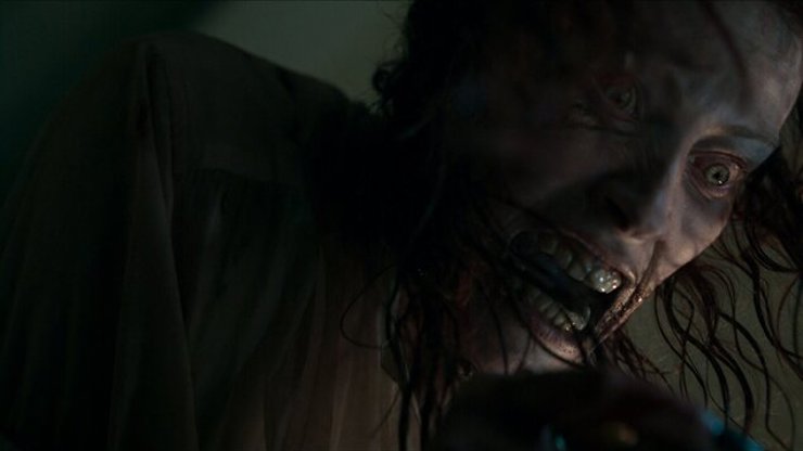 Galerie: RECENZE: Smrtelné zlo: Probuzení je skvělým vzkříšením zašlé ...