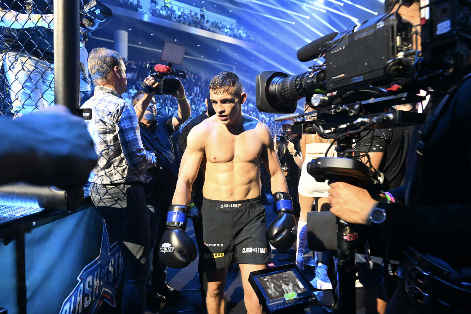 Galerie: Tadeáš Růžička vyhrožoval obsluze fastfoodu zmlácením, pak se tím chlubil. Zápasník je ...