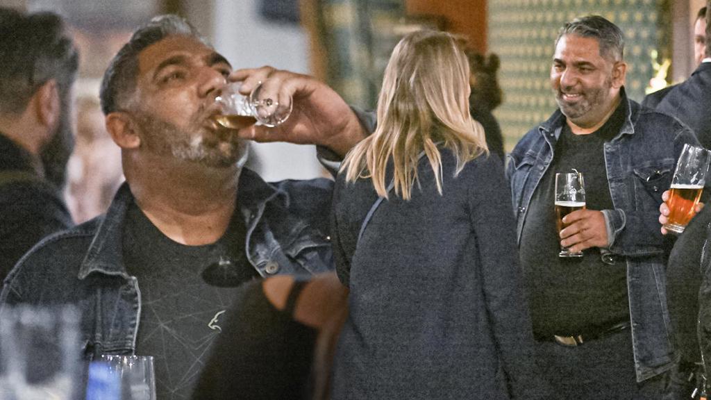 Zdeněk Godla na premiéře: Pivo, panáky a blondýny – eXtra.cz