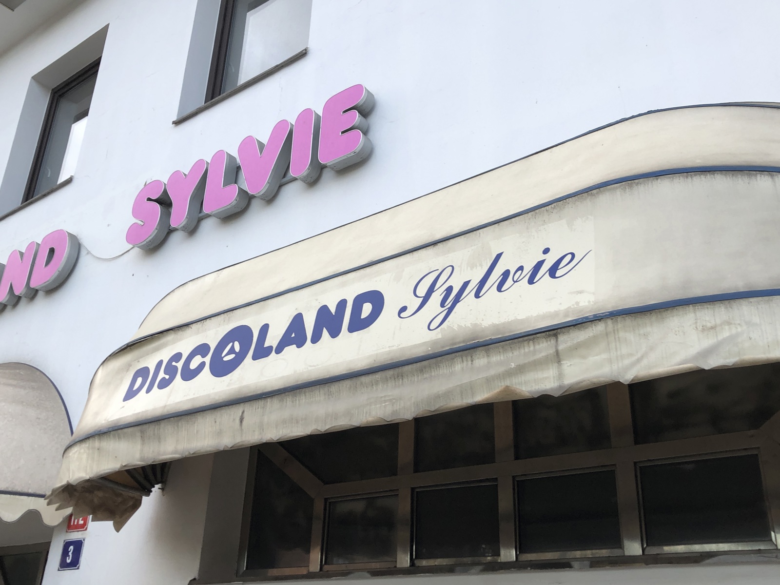 Galerie: Discoland Sylvie jde k zemi. Do podniku Ivana Jonáka se ...