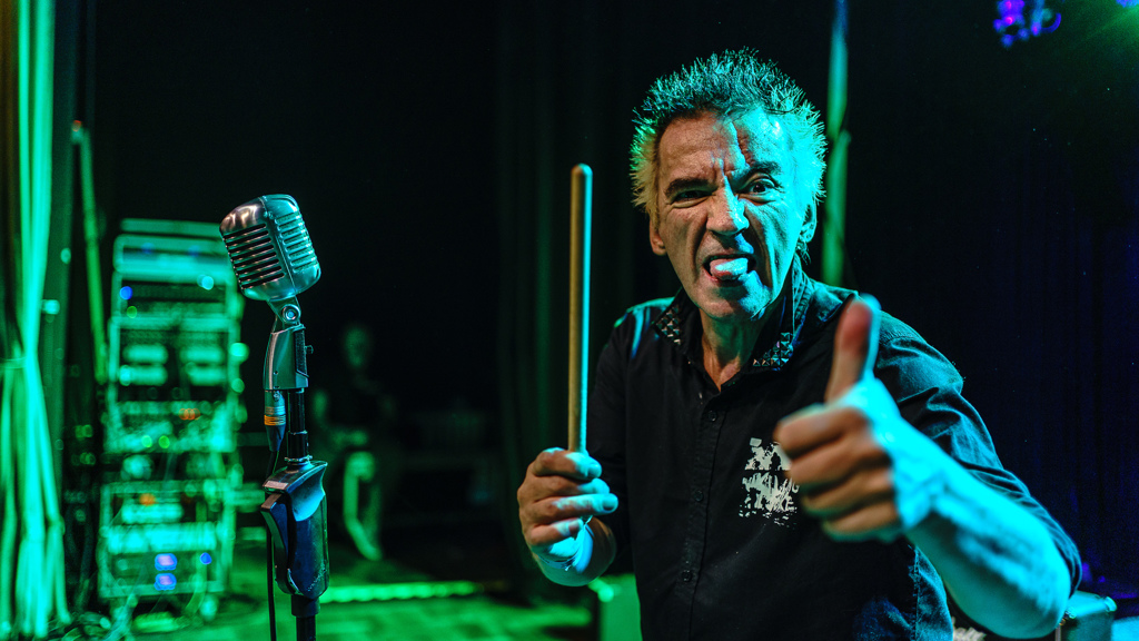 Petr Hošek: Pohřeb legendárního punkáče – eXtra.cz