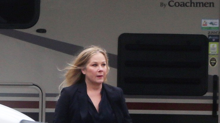 Galerie: Christina Applegate: Na cenách Emmy si vysloužila ovace ...