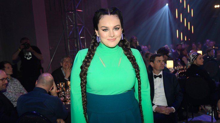 Galerie: Ewa Farna v O2 areně: Nadchla Ondřeje Brzobohatého s manželkou i Libora Boučka – fotka ...