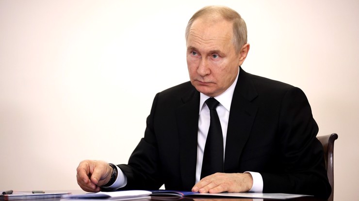 Galerie: Vladimir Putin: Twitter se směje prezidentovi. Místo války ...