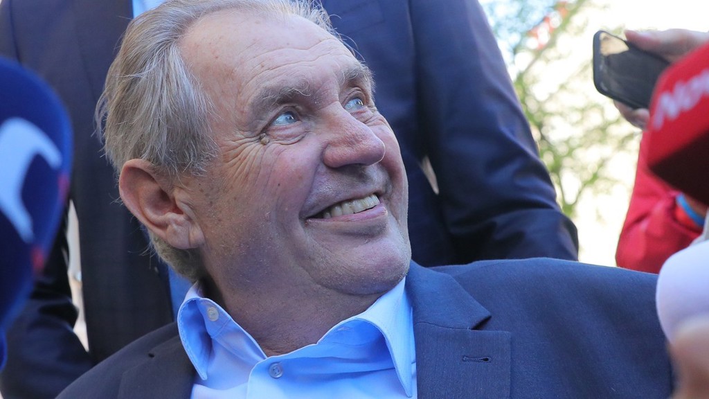 Miloš Zeman začal úřadovat v Dejvicích: Dorazil v rozverné náladě ...