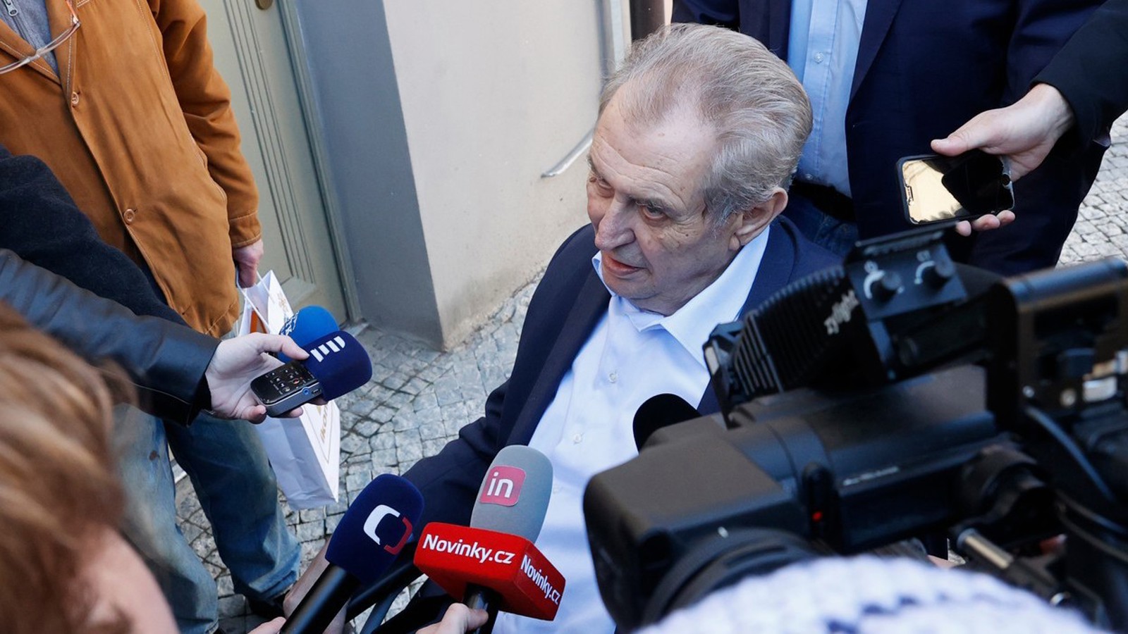 Miloš Zeman si stěžuje na ÚVN: Měla špatně nakládat s jeho osobními údaji