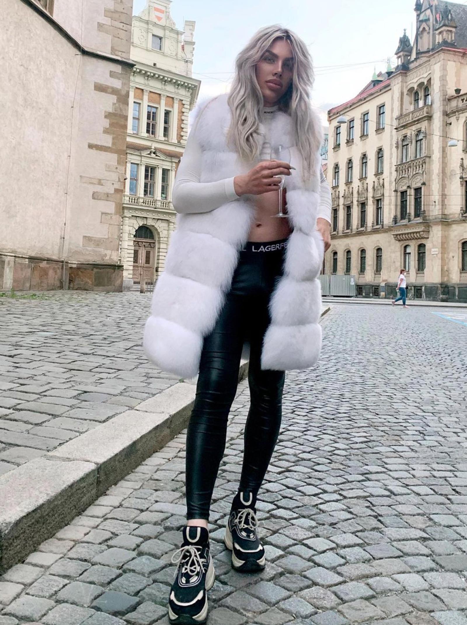 Galerie: Barbie Jan Šimša: Na Prague Pride nepojedu, chystám si zvětšit ...