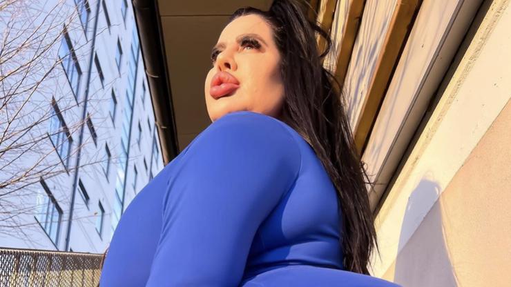 Galerie: Natasha Crown chce mít největší pozadí na světě. Když se mi rozklepe, jsem nadržená ...