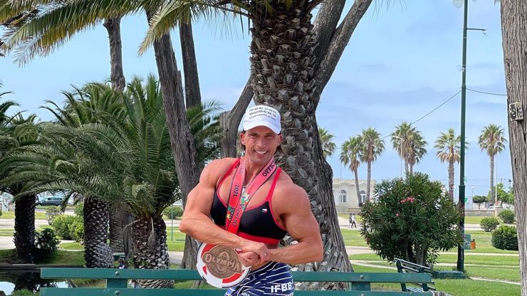 Galerie: Věra Mikulcová zabrousila o 20 let zpět: S přítelkyní slaví ...