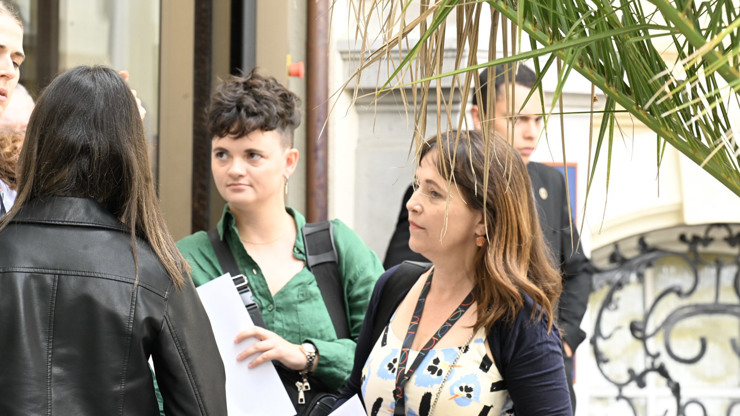 Galerie: Festival Karlovy Vary 2023: Daru Rolins doprovodila dcera ...