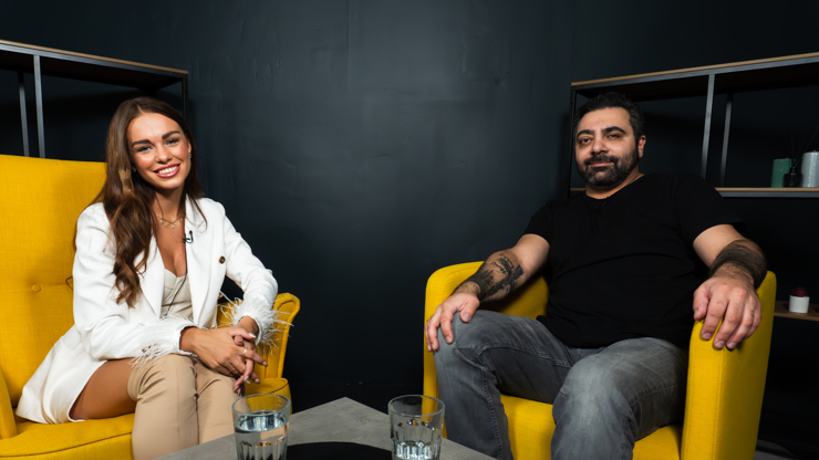 Galerie: Karen Mchitarjan promluvil o svém vyhřezlém oku: Nikdo neví, co s tím, říká – fotka 9 ...