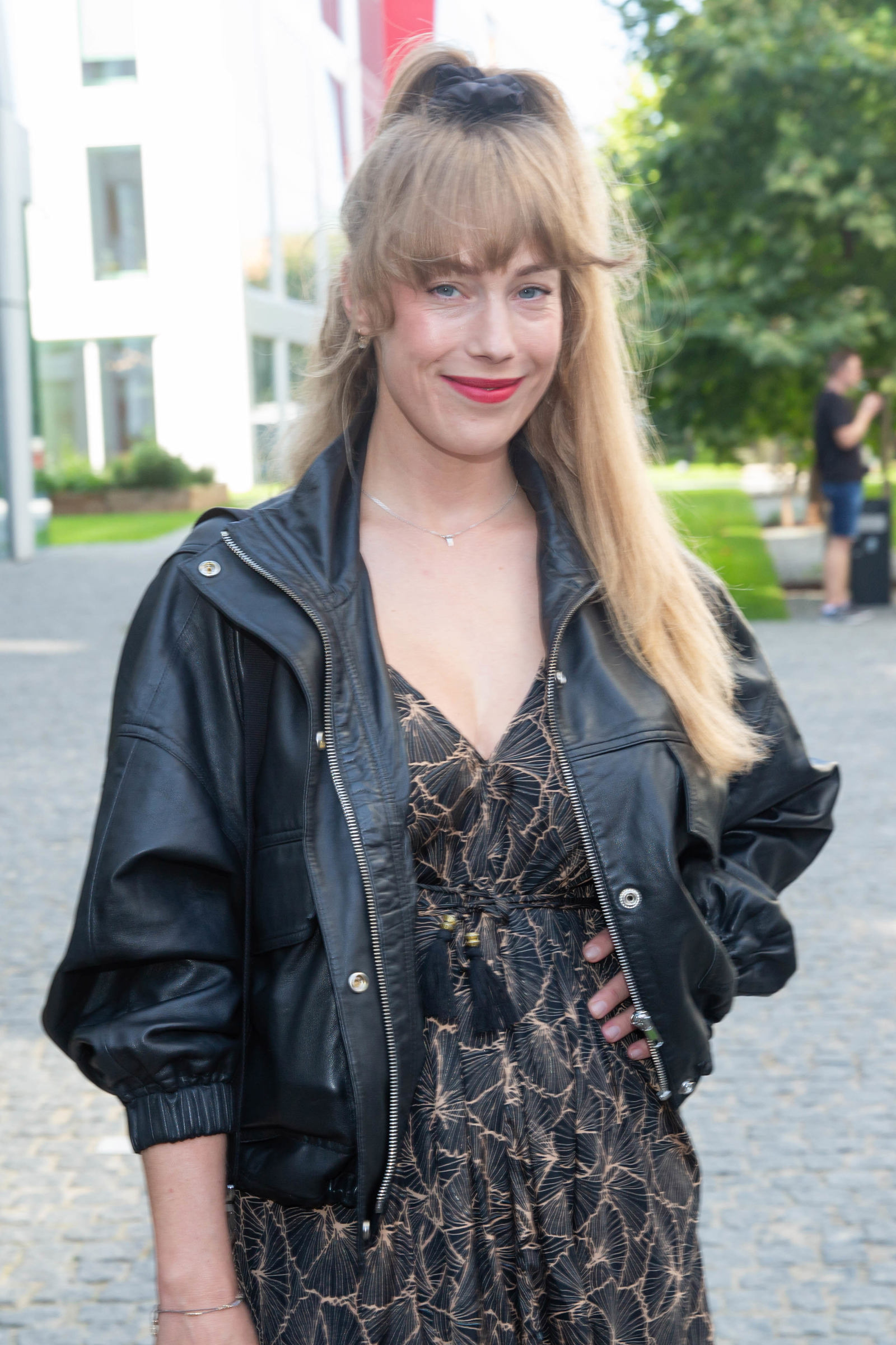 Galerie: Kožený křivák se hodí ke všemu: Jak ho nosí Helena Vondráčková ...