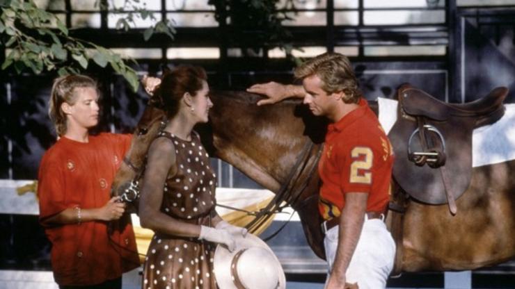 Galerie: Velká pardubická: Co si vzít na sebe na dostihy, aby nebyl ...