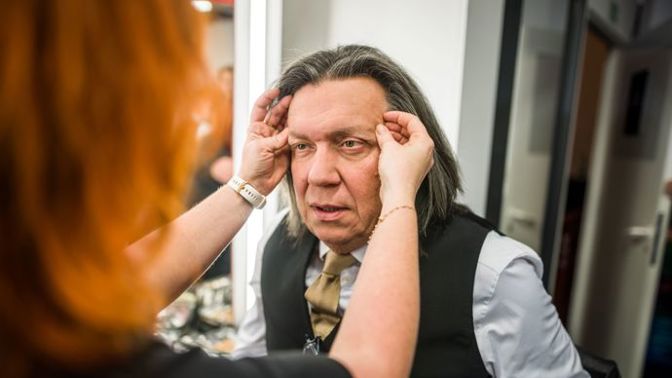 Galerie: Porotce ze StarDance Richard Genzer o svých vlasech: Mýt je ...