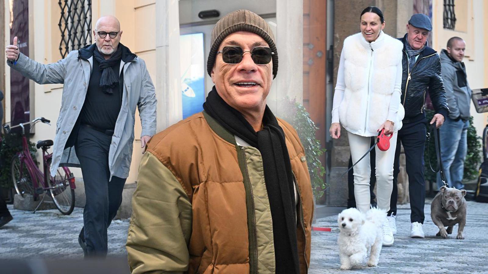 Jean-Claude van Damme v Praze: Setkání s Markem Vašutem, venčení pejsků ...