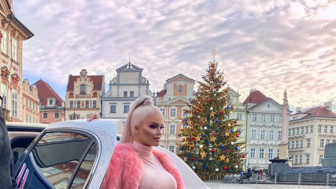 Galerie: Česká Barbie oslaví na Vánoce výročí se svým Kenem: Na první ...