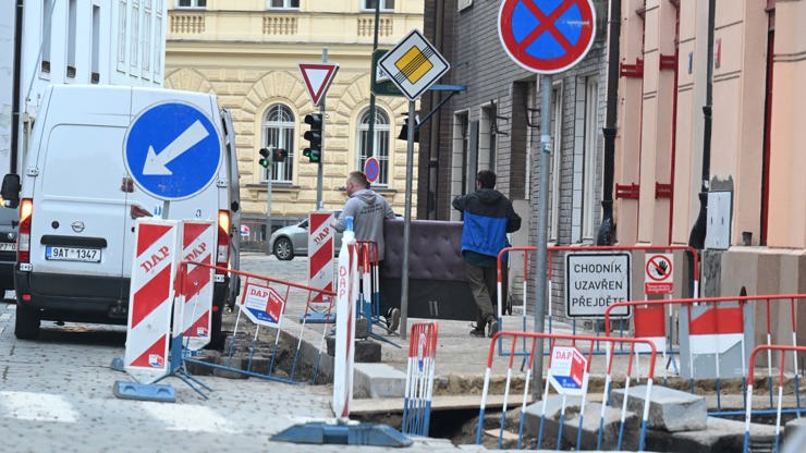 Galerie: Snoubenec Shopaholicadel Jan Kulas: Na sítích machruje, doma ...