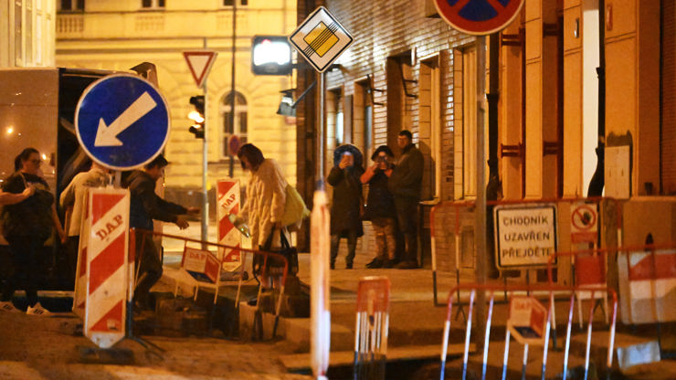 Galerie: Snoubenec Shopaholicadel Jan Kulas: Na sítích machruje, doma ...