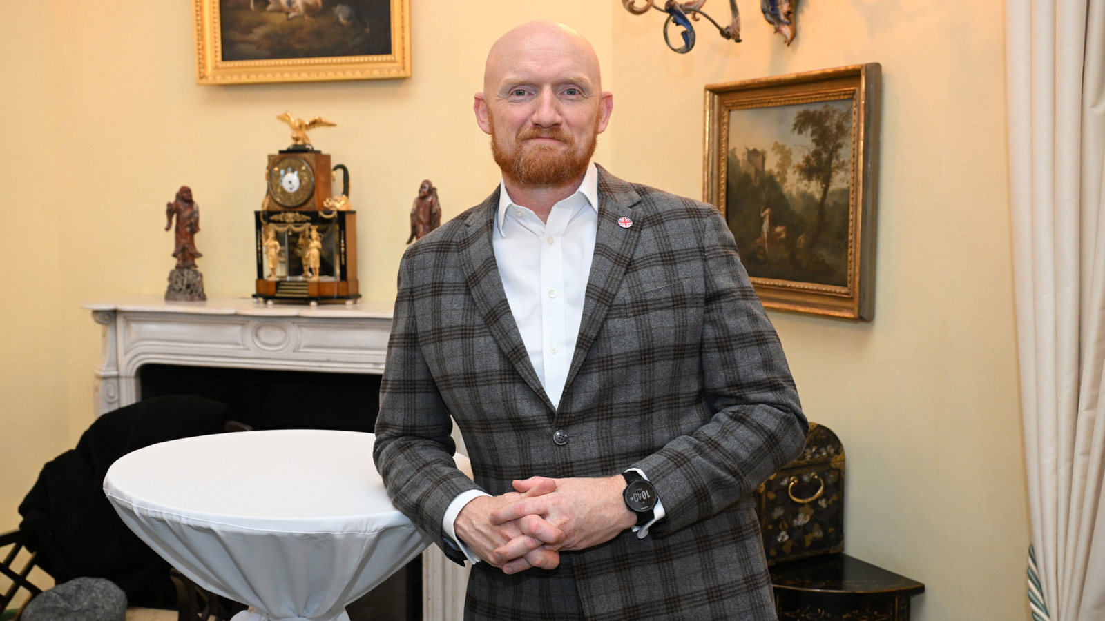 Britský velvyslanec Matt Field promluvil o životě v Praze. Osvojil si ...