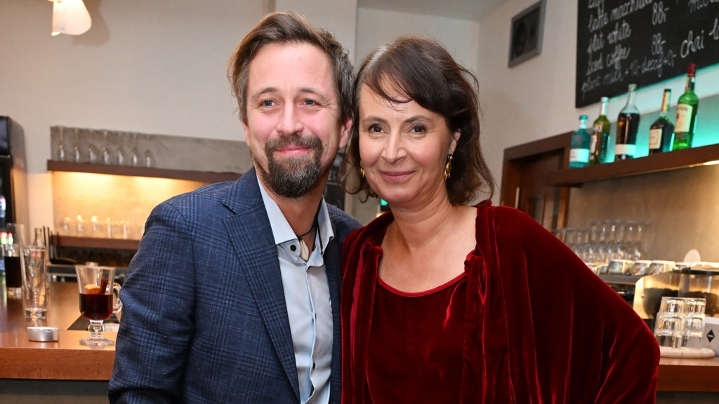 Lenka Vlasáková je větší tvrďák než Jan Dolanský: Odchod dětí z domova ...