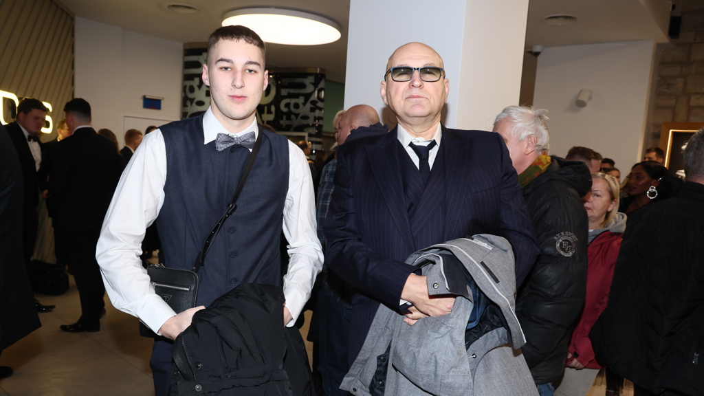 Lou Fanánek po dlouhé době ve společnosti: Frontman Tří sester ...