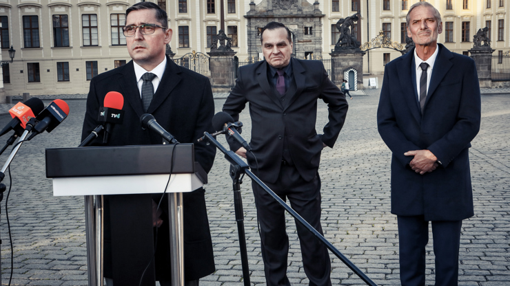 Galerie: Sedm schodů k moci. Tomáš Měcháček nejpikantnější scénu ...