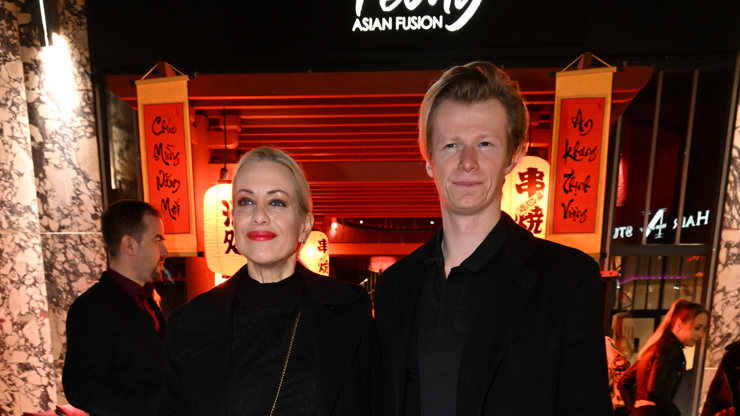 Galerie: Lia Kees ukázala silikony, Lenka Dragounová zase své dlouhé ...