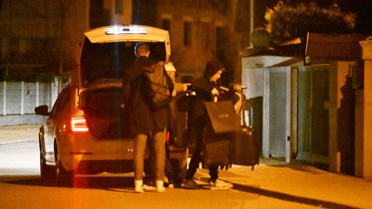 Galerie: Divoká noc Agáty Hanychové a Mirka Dopity: Příjezd z Paříže a ...