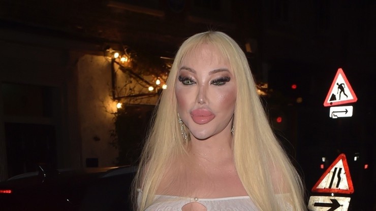 Galerie: Jessica Alves nepřestává provokovat. Vyšla si v odvážném ...