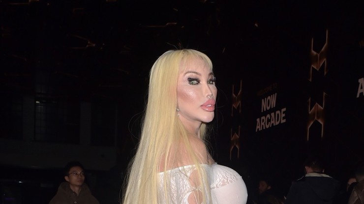 Galerie: Jessica Alves nepřestává provokovat. Vyšla si v odvážném ...