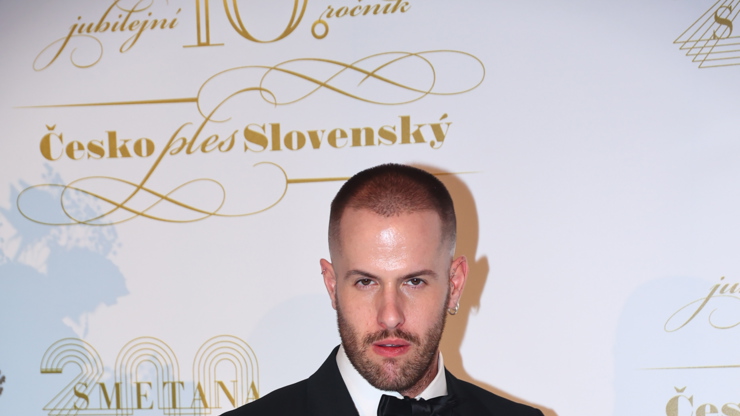 Galerie: Česko-Slovenský ples je tady: Andrea Verešová, Felix Slováček ...