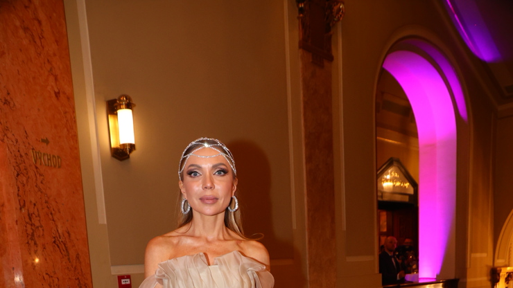 Galerie: Trapasy na Česko-Slovenském plese: Felix Slováček v obležení ...