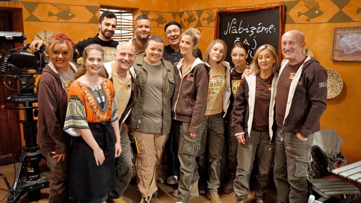 Galerie: Seriál Zoo: Jana Bernášková na place s dcerou Justýnou ...