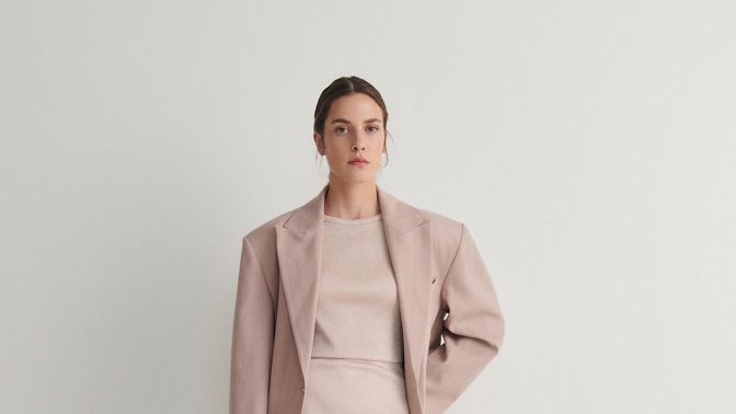 Galerie: Postava typu A neboli hruška: Stylistka radí oblečení, které ...