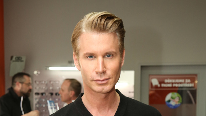 Galerie: Český Ken Robert Paulat: Mužská chlouba se dá zvětšit o 3 ...