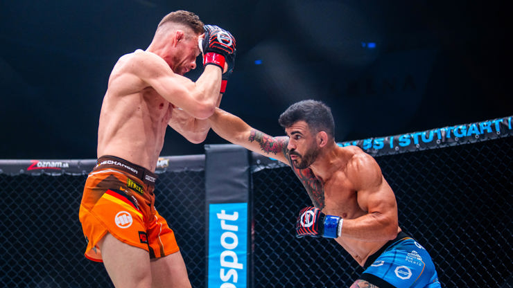 Galerie: Patrik Kincl a jeho nepříjemná noc po obhajobě titulu v Oktagonu. Manželka zamkla byt ...