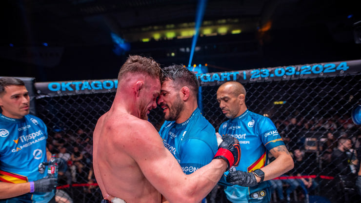 Galerie: Patrik Kincl a jeho nepříjemná noc po obhajobě titulu v Oktagonu. Manželka zamkla byt ...