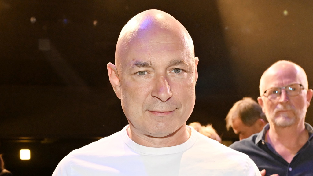 Daniel Landa a jeho hrozivý pád: Během koncertu se zřítil z pódia ...