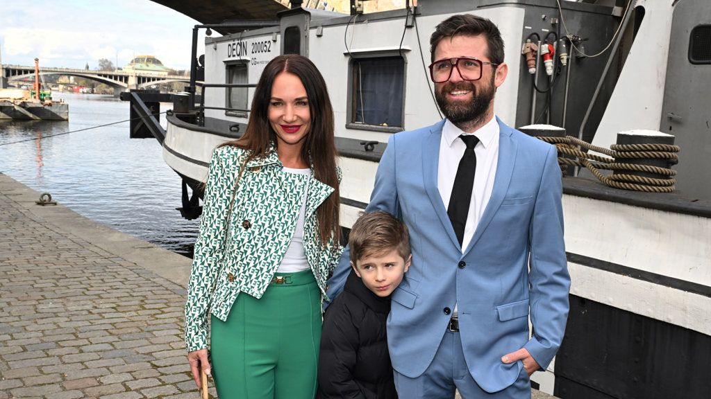 Sandra Nováková přišla na premiéru s manželem Vojtěchem a synem ...