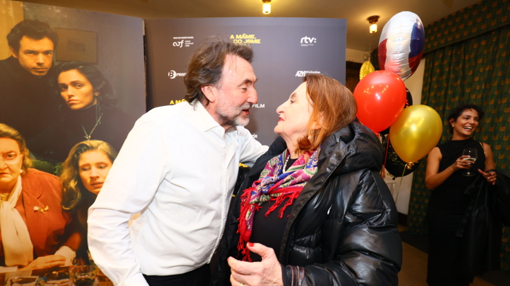 Galerie: A máme, co jsme chtěli: Na premiéře tekl alkohol proudem ...