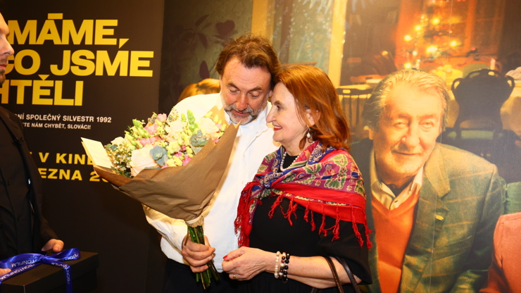 Galerie: A máme, co jsme chtěli: Na premiéře tekl alkohol proudem ...