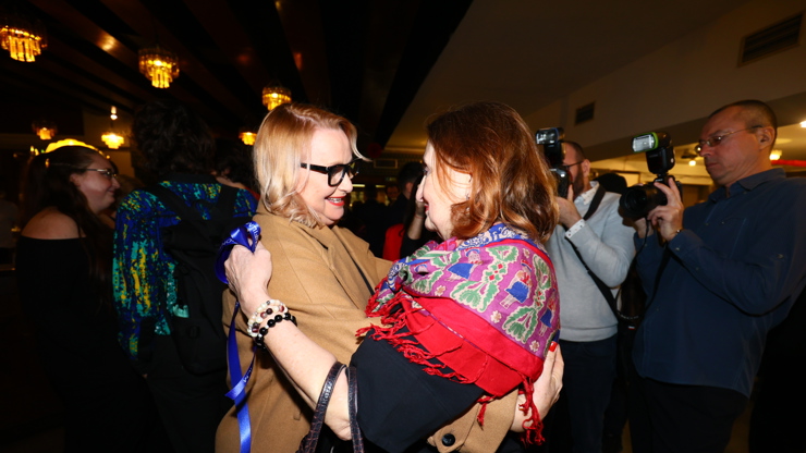 Galerie: A máme, co jsme chtěli: Na premiéře tekl alkohol proudem ...